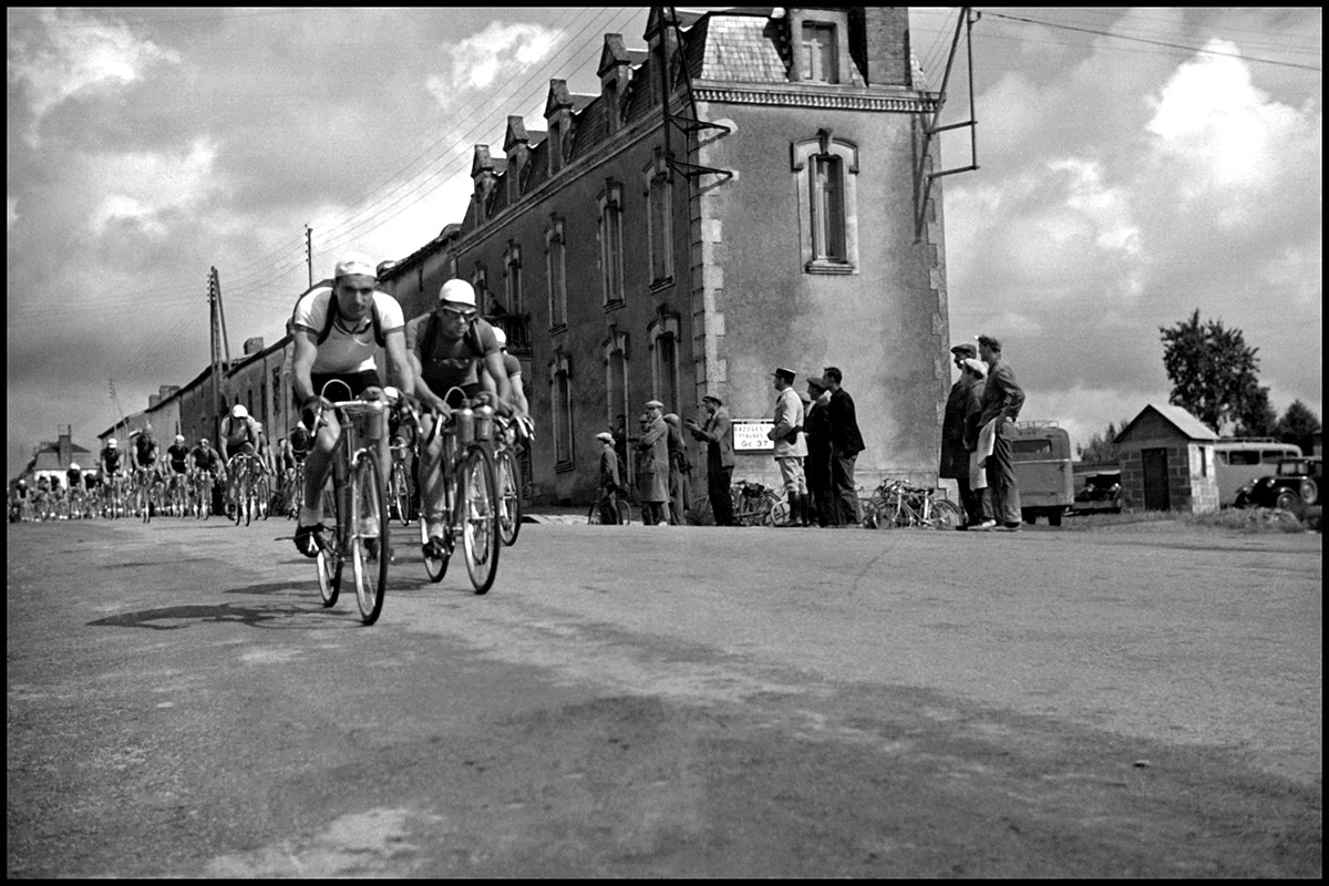 Il Tour de France di Robert Capa e altri fotografi della Magnum - FOTO Cult