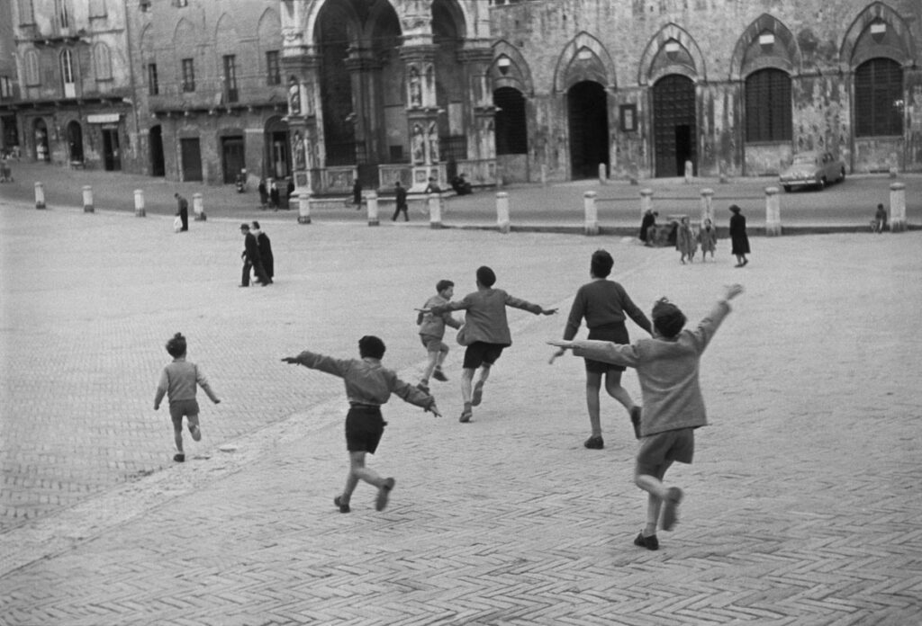 Henri Cartier-Bresson: la leggenda della fotografia a spasso per l ...