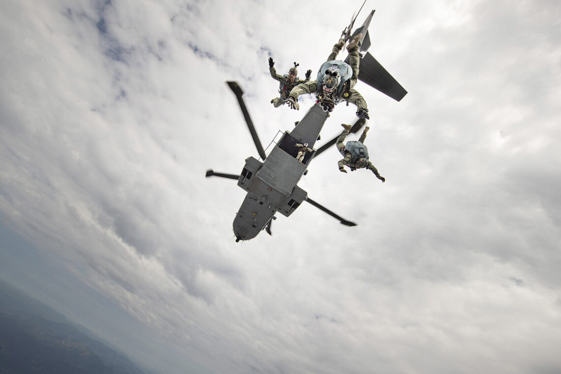 Massimo Sestini. Zenit della fotografia tra acrobazie e riprese aeree ...