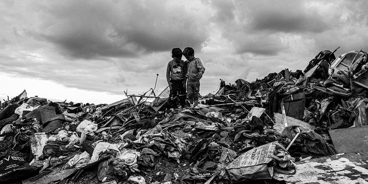 Se questi sono bambini. Il reportage dal campo rom di Giugliano - FOTO Cult